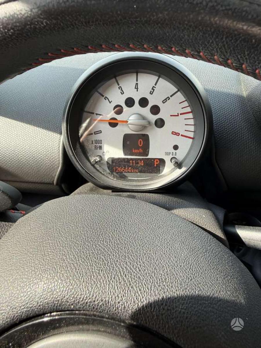 Black MINI Countryman 2014 in Vilnius, with an engine capacity of 1.60 L and mileage of 127 thousand km for 7600 €, photo 8 on AUTOMOTO.COM.LV