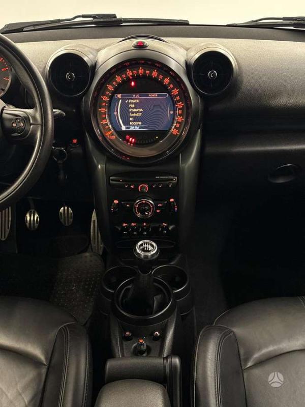 Black MINI Countryman 2015 in Marijampole, with an engine capacity of 2.00 L and mileage of 178 thousand km for 8650 €, photo 4 on AUTOMOTO.COM.LV