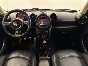 Black MINI Countryman 2015 in Marijampole, with an engine capacity of 2.00 L and mileage of 178 thousand km for 8650 €, photo 15 on AUTOMOTO.COM.LV