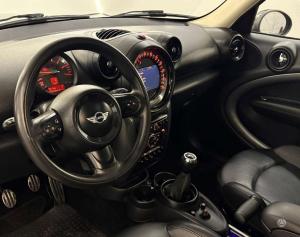 Black MINI Countryman 2015 in Marijampole, with an engine capacity of 2.00 L and mileage of 178 thousand km for 8650 €, photo 2 on AUTOMOTO.COM.LV