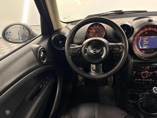 Black MINI Countryman 2015 in Marijampole, with an engine capacity of 2.00 L and mileage of 178 thousand km for 8650 €, photo 9 on AUTOMOTO.COM.LV