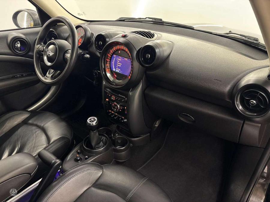 Black MINI Countryman 2015 in Marijampole, with an engine capacity of 2.00 L and mileage of 178 thousand km for 8650 €, photo 13 on AUTOMOTO.COM.LV
