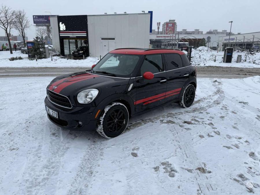 Black MINI Countryman 2016 in Kaunas, with an engine capacity of 1.60 L and mileage of 127 thousand km for 8900 €, photo 1 on AUTOMOTO.COM.LV