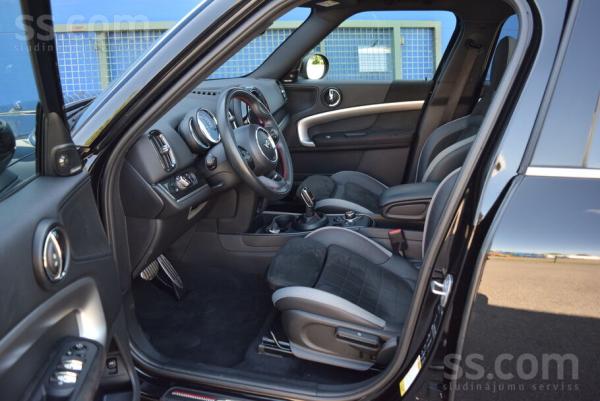 Black MINI Countryman 2020 in Riga, with an engine capacity of 2.00 L and mileage of 39 thousand km for 24500 €, photo 3 on AUTOMOTO.COM.LV