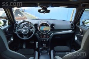 Black MINI Countryman 2020 in Riga, with an engine capacity of 2.00 L and mileage of 39 thousand km for 24500 €, photo 5 on AUTOMOTO.COM.LV