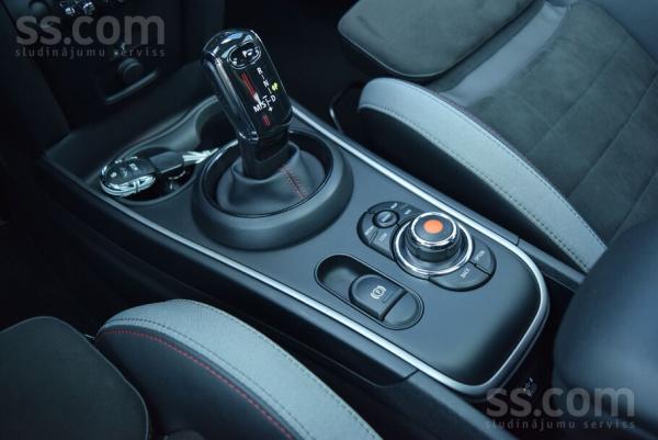 Black MINI Countryman 2020 in Riga, with an engine capacity of 2.00 L and mileage of 39 thousand km for 24500 €, photo 5 on AUTOMOTO.COM.LV