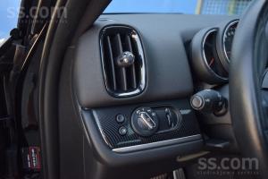 Black MINI Countryman 2020 in Riga, with an engine capacity of 2.00 L and mileage of 39 thousand km for 24500 €, photo 12 on AUTOMOTO.COM.LV