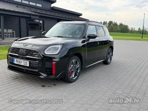 Melns MINI Countryman 2024 Veru, ar dzinēja tilpumu 2.00 L un nobraukumu 13 tūkst. km par 42900 €, foto  vietnē AUTOMOTO.COM.LV