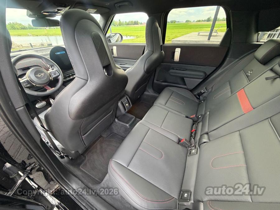 Melns MINI Countryman 2024 Veru, ar dzinēja tilpumu 2.00 L un nobraukumu 13 tūkst. km par 42900 €, foto 8 vietnē AUTOMOTO.COM.LV