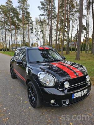 Black MINI Countryman 2011 in Riga, with an engine capacity of 1.60 L and mileage of 152 thousand km for 5950 €, photo 3 on AUTOMOTO.COM.LV