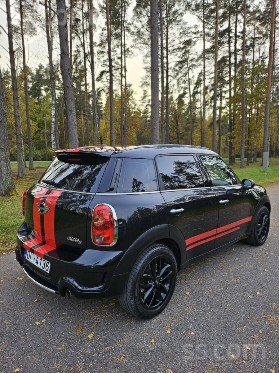 Black MINI Countryman 2011 in Riga, with an engine capacity of 1.60 L and mileage of 152 thousand km for 5950 €, photo 4 on AUTOMOTO.COM.LV