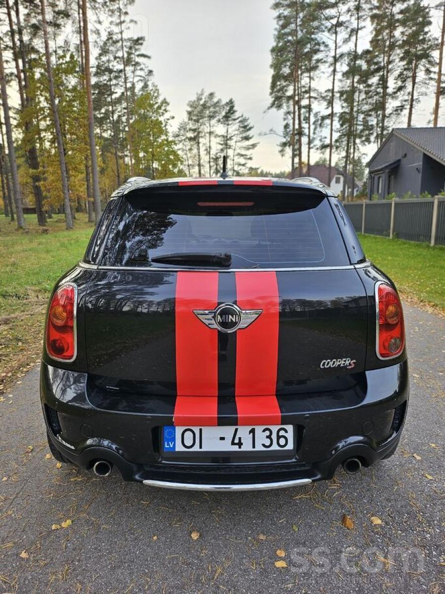 Black MINI Countryman 2011 in Riga, with an engine capacity of 1.60 L and mileage of 152 thousand km for 5950 €, photo 5 on AUTOMOTO.COM.LV
