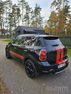 Black MINI Countryman 2011 in Riga, with an engine capacity of 1.60 L and mileage of 152 thousand km for 5950 €, photo 6 on AUTOMOTO.COM.LV