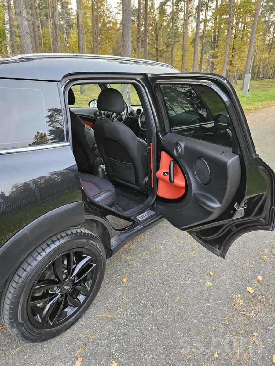 Black MINI Countryman 2011 in Riga, with an engine capacity of 1.60 L and mileage of 152 thousand km for 5950 €, photo 14 on AUTOMOTO.COM.LV