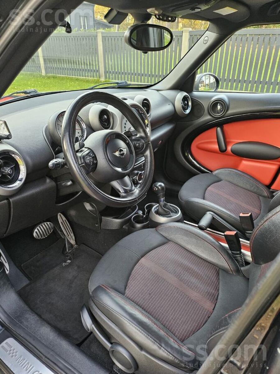 Black MINI Countryman 2011 in Riga, with an engine capacity of 1.60 L and mileage of 152 thousand km for 5950 €, photo 19 on AUTOMOTO.COM.LV