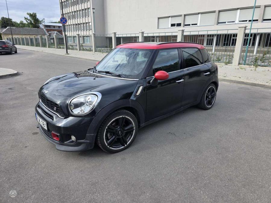 Black MINI Countryman 2011 in Kaunas, with an engine capacity of 2.00 L and mileage of 223 thousand km for 4500 €, photo 3 on AUTOMOTO.COM.LV