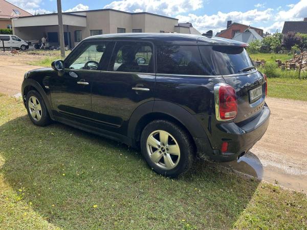Melns MINI Countryman 2018 Tauragė, ar dzinēja tilpumu 2.00 L un nobraukumu 274 tūkst. km par 11300 €, foto 5 vietnē AUTOMOTO.COM.LV