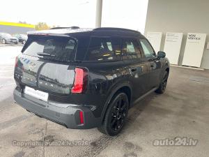 Black MINI Countryman 2026 in Tartu, with an engine capacity of 1.50 L and mileage of 0 thousand km for 33340 €, photo 3 on AUTOMOTO.COM.LV
