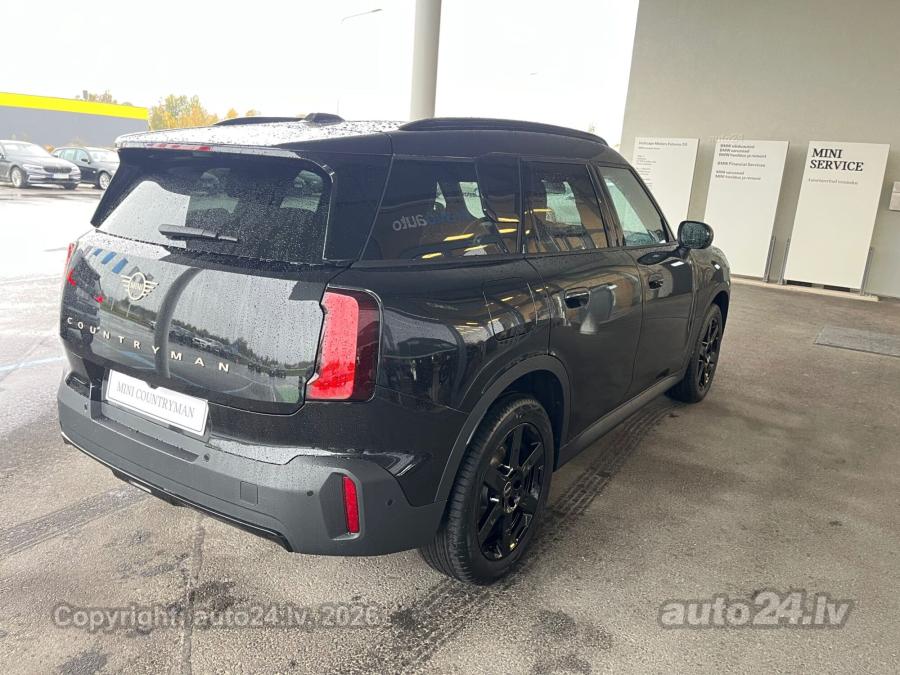 Black MINI Countryman 2026 in Tartu, with an engine capacity of 1.50 L and mileage of 0 thousand km for 33340 €, photo 3 on AUTOMOTO.COM.LV