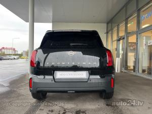 Black MINI Countryman 2026 in Tartu, with an engine capacity of 1.50 L and mileage of 0 thousand km for 33340 €, photo 6 on AUTOMOTO.COM.LV