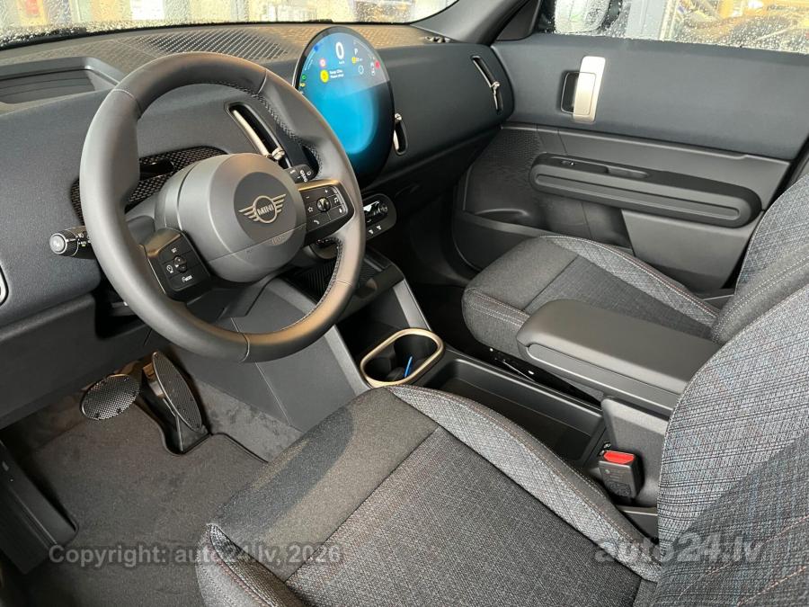 Black MINI Countryman 2026 in Tartu, with an engine capacity of 1.50 L and mileage of 0 thousand km for 33340 €, photo 7 on AUTOMOTO.COM.LV