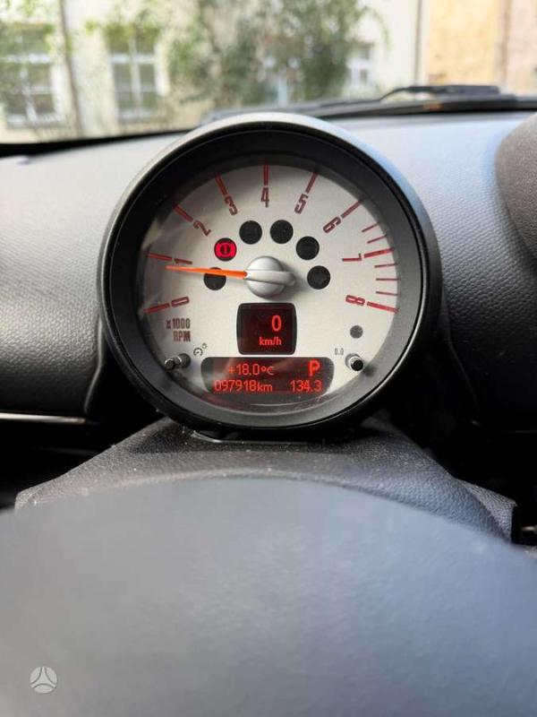 MINI Countryman 2011 in Vilnius on AUTOMOTO.COM.LV Blue MINI Countryman 2011 in Vilnius, with an engine capacity of 1.60 L and mileage of 98 thousand km for 6500 €, photo 3 on AUTOMOTO.COM.LV