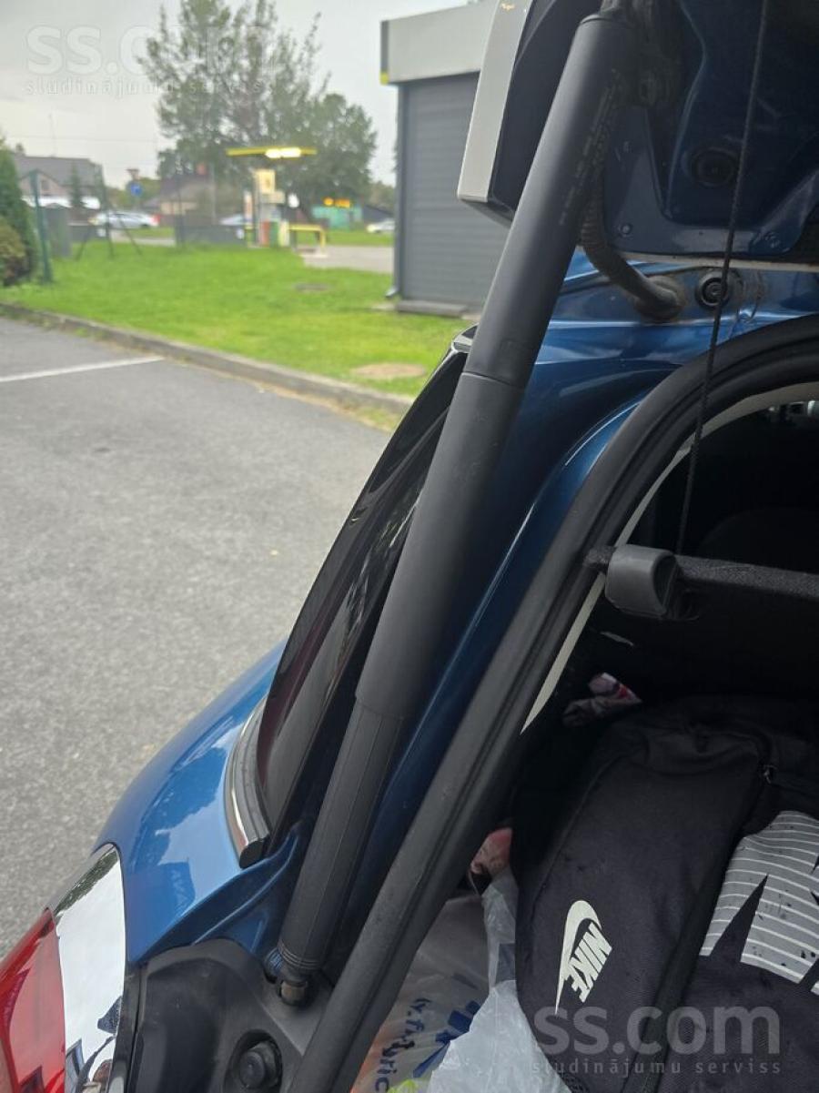 Blue MINI Countryman 2018 in Riga, with an engine capacity of 1.50 L and mileage of 125 thousand km for 16900 €, photo 6 on AUTOMOTO.COM.LV