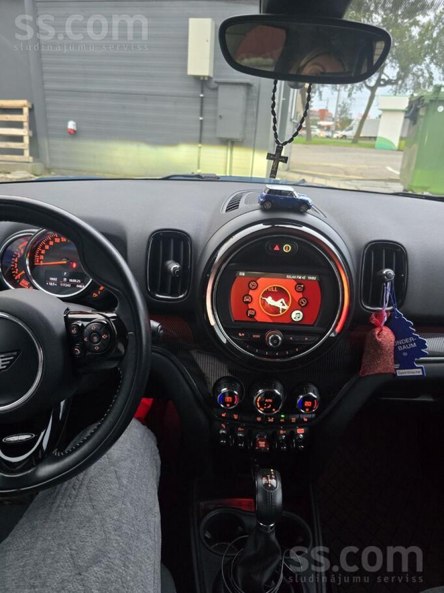 Blue MINI Countryman 2018 in Riga, with an engine capacity of 1.50 L and mileage of 125 thousand km for 16900 €, photo 11 on AUTOMOTO.COM.LV