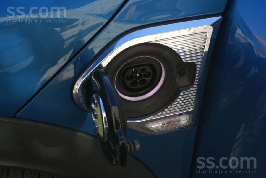 Blue MINI Countryman 2018 in Riga, with an engine capacity of 1.50 L and mileage of 146 thousand km for 16500 €, photo 7 on AUTOMOTO.COM.LV
