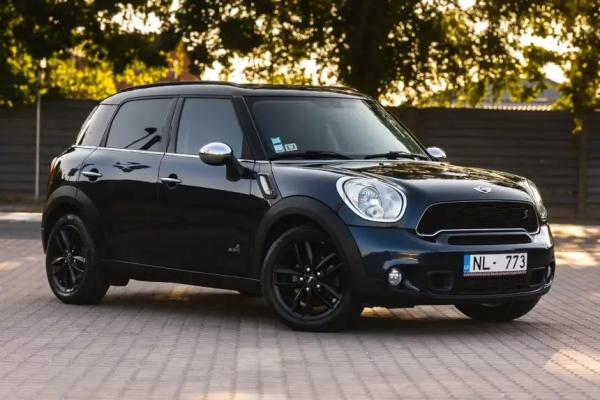 Blue MINI Countryman 2012 in Jelgava, with an engine capacity of 2.00 L and mileage of 213 thousand km for 9500 €, photo 3 on AUTOMOTO.COM.LV