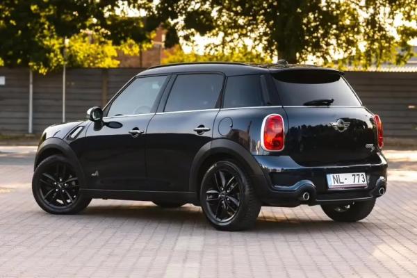 Blue MINI Countryman 2012 in Jelgava, with an engine capacity of 2.00 L and mileage of 213 thousand km for 9500 €, photo 4 on AUTOMOTO.COM.LV