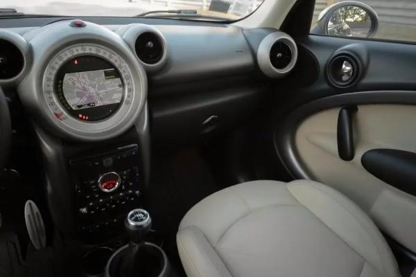 Blue MINI Countryman 2012 in Jelgava, with an engine capacity of 2.00 L and mileage of 213 thousand km for 9500 €, photo 9 on AUTOMOTO.COM.LV