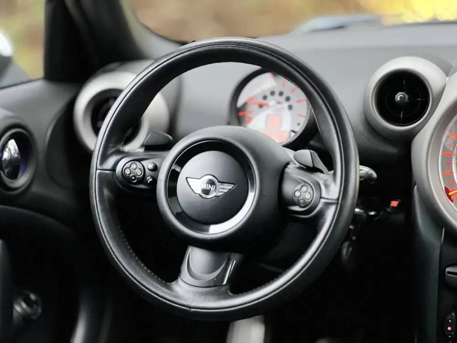Blue MINI Countryman 2012 in Riga, with an engine capacity of 2.00 L and mileage of 221 thousand km for 7450 €, photo 19 on AUTOMOTO.COM.LV