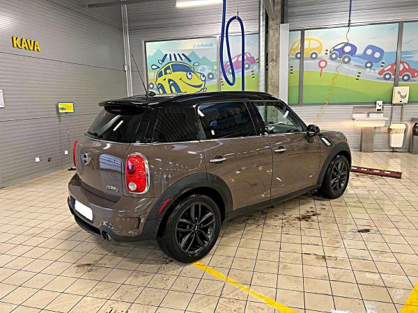 Brown MINI Countryman 2011 in Vilnius, with an engine capacity of 1.60 L and mileage of 197 thousand km for 4650 €, photo 1 on AUTOMOTO.COM.LV