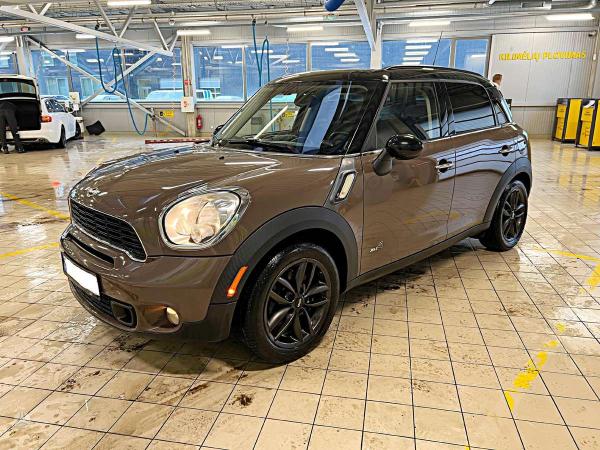 Brown MINI Countryman 2011 in Vilnius, with an engine capacity of 1.60 L and mileage of 197 thousand km for 4650 €, photo 7 on AUTOMOTO.COM.LV