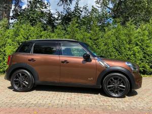 Brown MINI Countryman 2013 in Riga, with an engine capacity of 2.00 L and mileage of 220 thousand km for 9950 €, photo 1 on AUTOMOTO.COM.LV