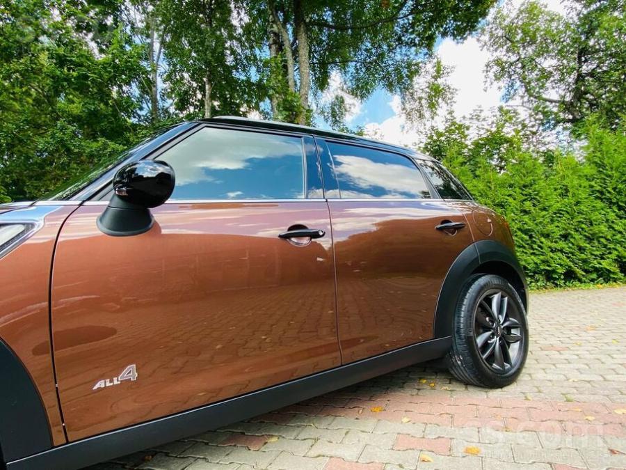 Brown MINI Countryman 2013 in Riga, with an engine capacity of 2.00 L and mileage of 220 thousand km for 9950 €, photo 3 on AUTOMOTO.COM.LV