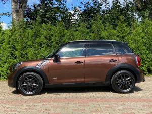 Brown MINI Countryman 2013 in Riga, with an engine capacity of 2.00 L and mileage of 220 thousand km for 9950 €, photo 6 on AUTOMOTO.COM.LV