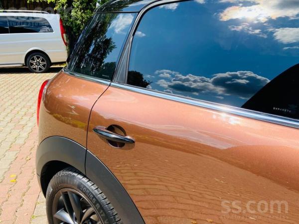 Brown MINI Countryman 2013 in Riga, with an engine capacity of 2.00 L and mileage of 220 thousand km for 9950 €, photo 6 on AUTOMOTO.COM.LV