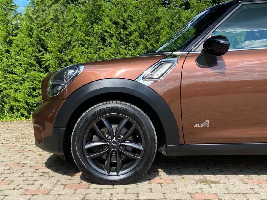 Brown MINI Countryman 2013 in Riga, with an engine capacity of 2.00 L and mileage of 220 thousand km for 9950 €, photo 9 on AUTOMOTO.COM.LV