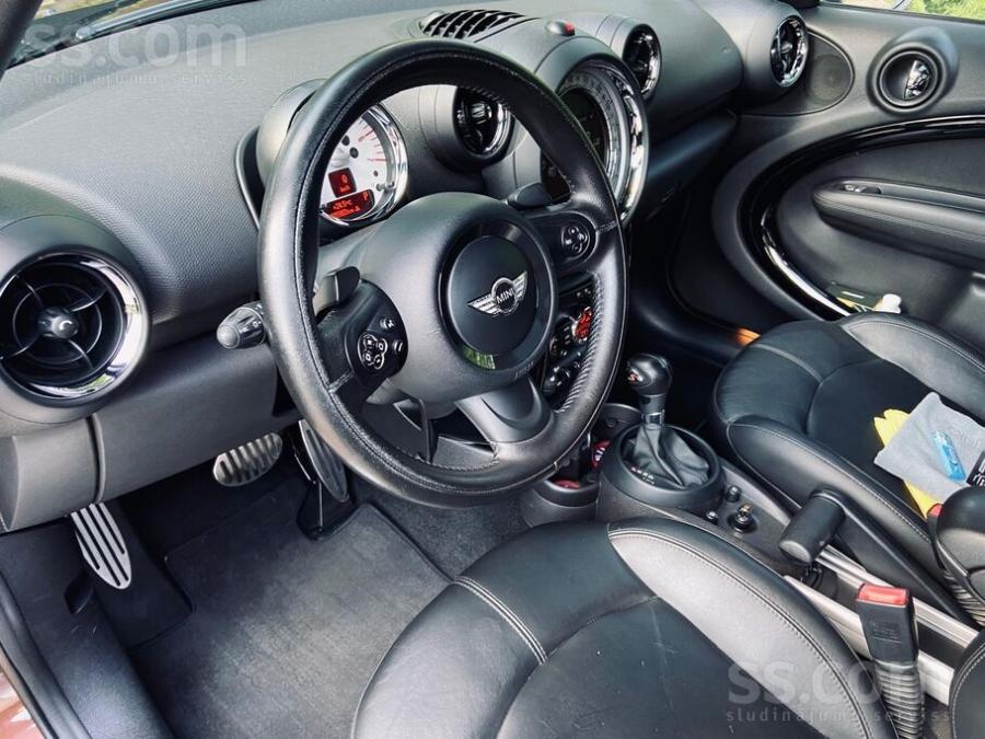 Brown MINI Countryman 2013 in Riga, with an engine capacity of 2.00 L and mileage of 220 thousand km for 9950 €, photo 10 on AUTOMOTO.COM.LV