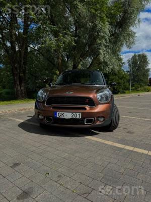 Brown MINI Countryman 2013 in Riga, with an engine capacity of 2.00 L and mileage of 220 thousand km for 7495 €, photo 1 on AUTOMOTO.COM.LV