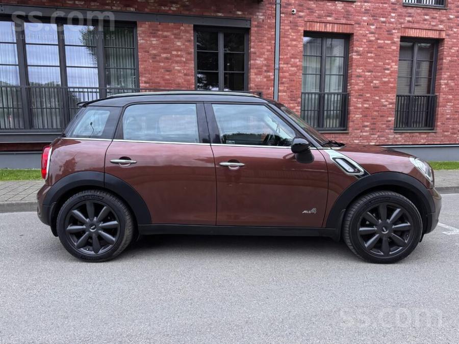 Brown MINI Countryman 2013 in Riga, with an engine capacity of 2.00 L and mileage of 121 thousand km for 9350 €, photo 4 on AUTOMOTO.COM.LV
