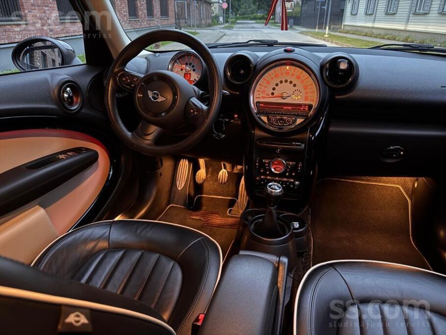 Brown MINI Countryman 2013 in Riga, with an engine capacity of 2.00 L and mileage of 121 thousand km for 9350 €, photo 12 on AUTOMOTO.COM.LV