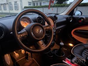 Brown MINI Countryman 2013 in Riga, with an engine capacity of 2.00 L and mileage of 121 thousand km for 9350 €, photo 15 on AUTOMOTO.COM.LV