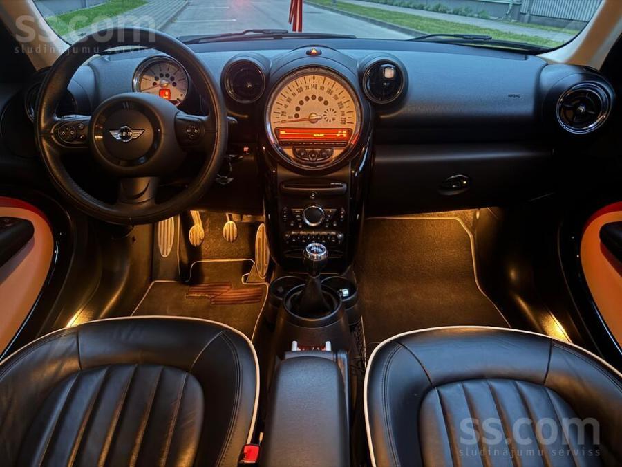 Brown MINI Countryman 2013 in Riga, with an engine capacity of 2.00 L and mileage of 121 thousand km for 9350 €, photo 16 on AUTOMOTO.COM.LV