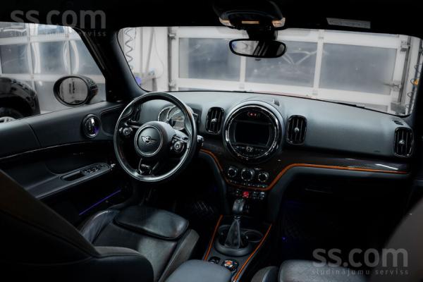 Brown MINI Countryman 2017 in Riga, with an engine capacity of 2.00 L and mileage of 184 thousand km for 17900 €, photo 3 on AUTOMOTO.COM.LV