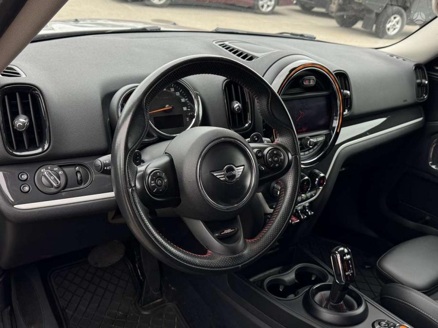 Brown MINI Countryman 2020 in Vilnius, with an engine capacity of 2.00 L and mileage of 84 thousand km for 19490 €, photo 17 on AUTOMOTO.COM.LV