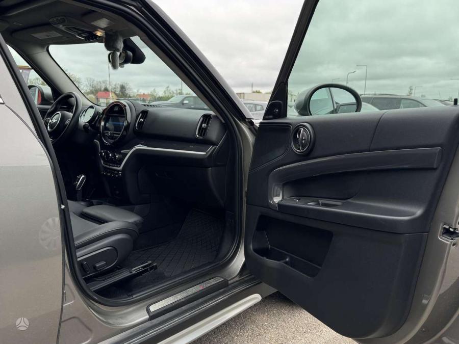Brown MINI Countryman 2020 in Vilnius, with an engine capacity of 2.00 L and mileage of 84 thousand km for 19490 €, photo 21 on AUTOMOTO.COM.LV