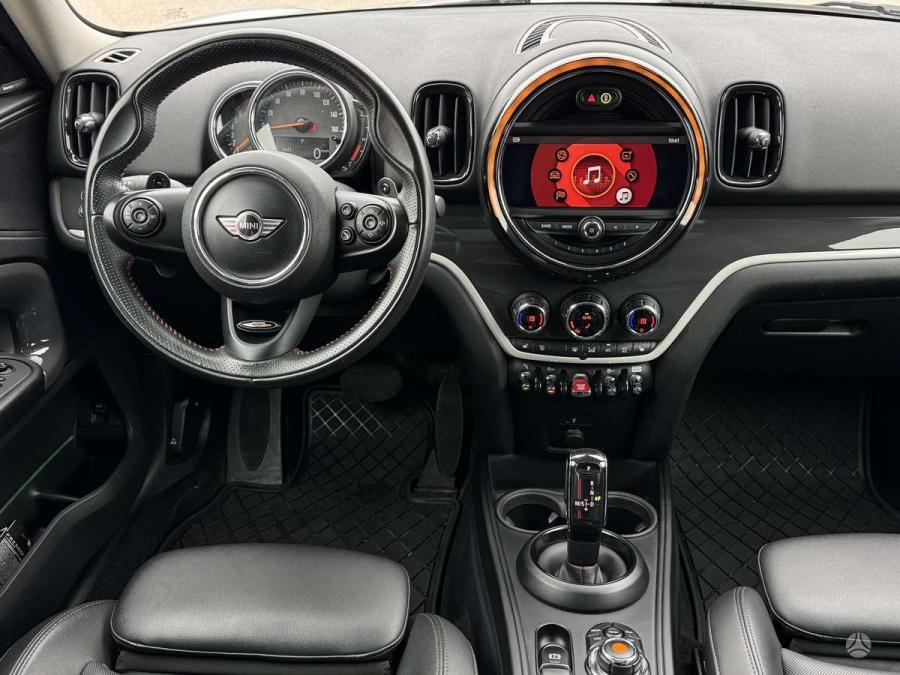 Brown MINI Countryman 2020 in Vilnius, with an engine capacity of 2.00 L and mileage of 84 thousand km for 19490 €, photo 25 on AUTOMOTO.COM.LV